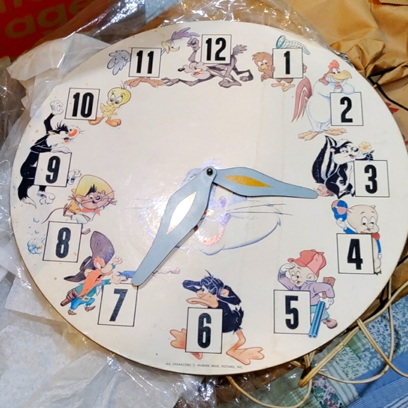 Warner Bros. | Wall Decor | Vintage Warner Bros Looney Tunes Clock ...